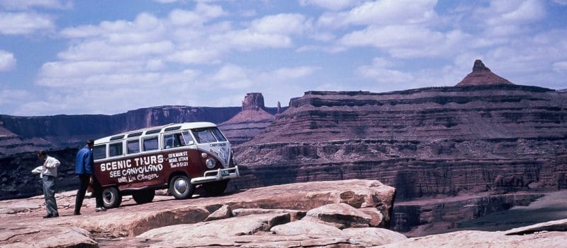 Dans le désert en VW Combi avec Lin Ottinger — Be happy. Be Combi