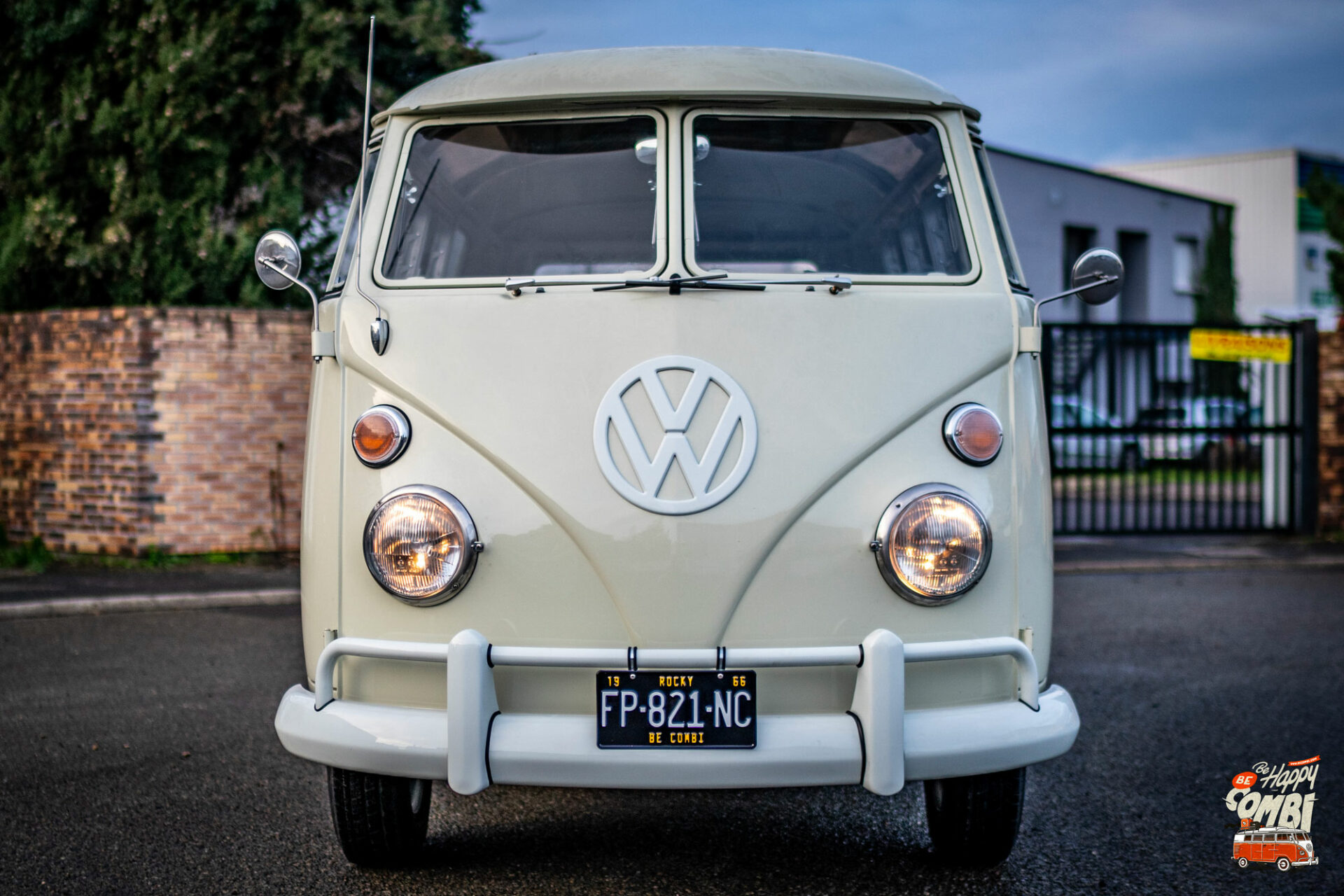 Premiers tours de roue de Rocky, Volkswagen Split Camper de 1966. — Be ...